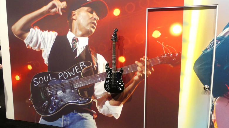 Fender présente la Stratocaster Tom Morello Signature